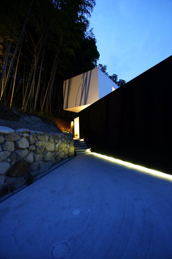 Sharp House by Esprex | HomeAdore