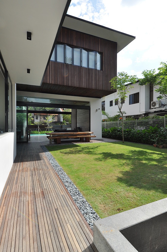 Sunset Terrace House by Architology | HomeAdore