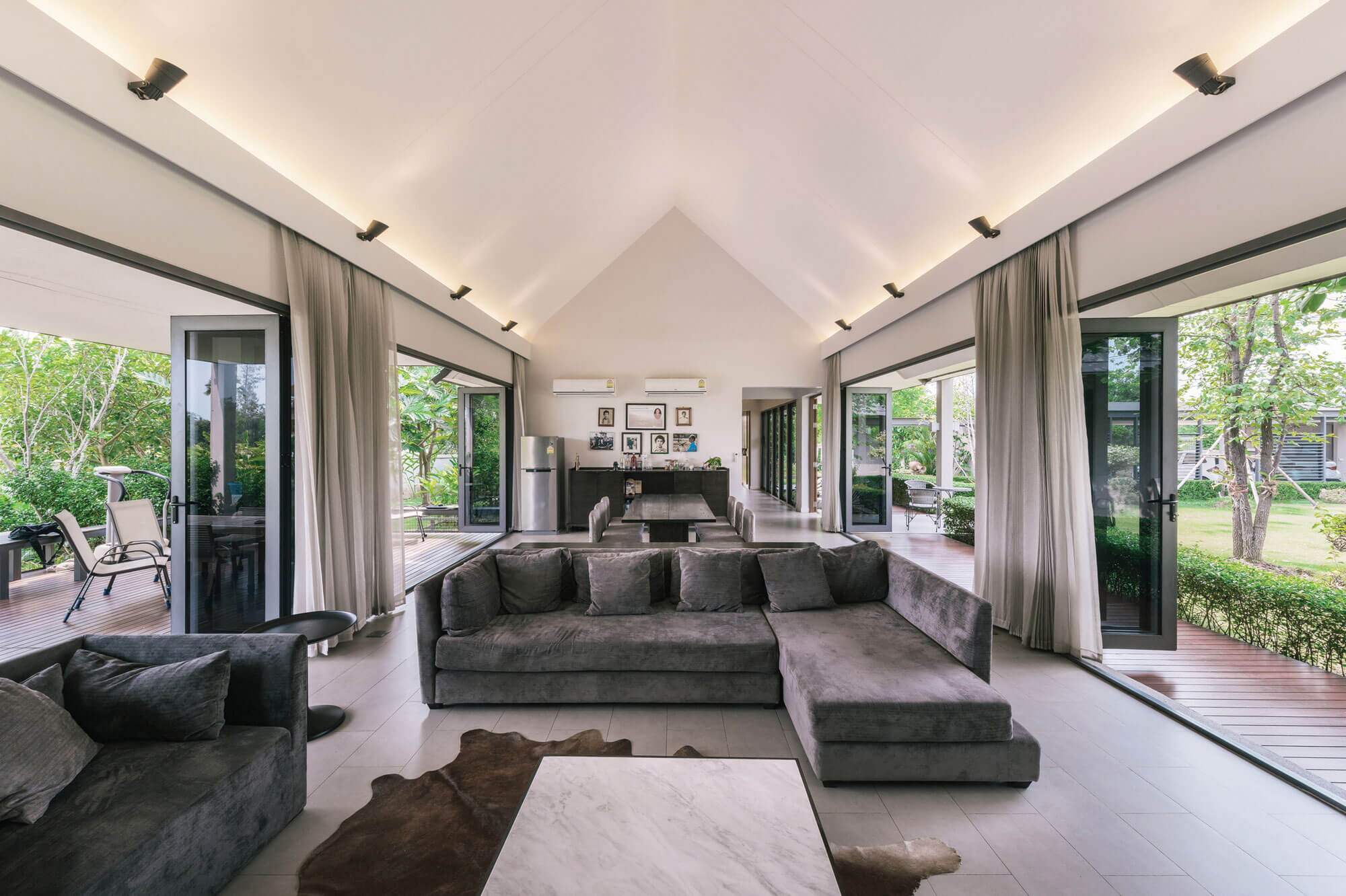 Triangle House by Phongphat Ueasangkhomset | HomeAdore