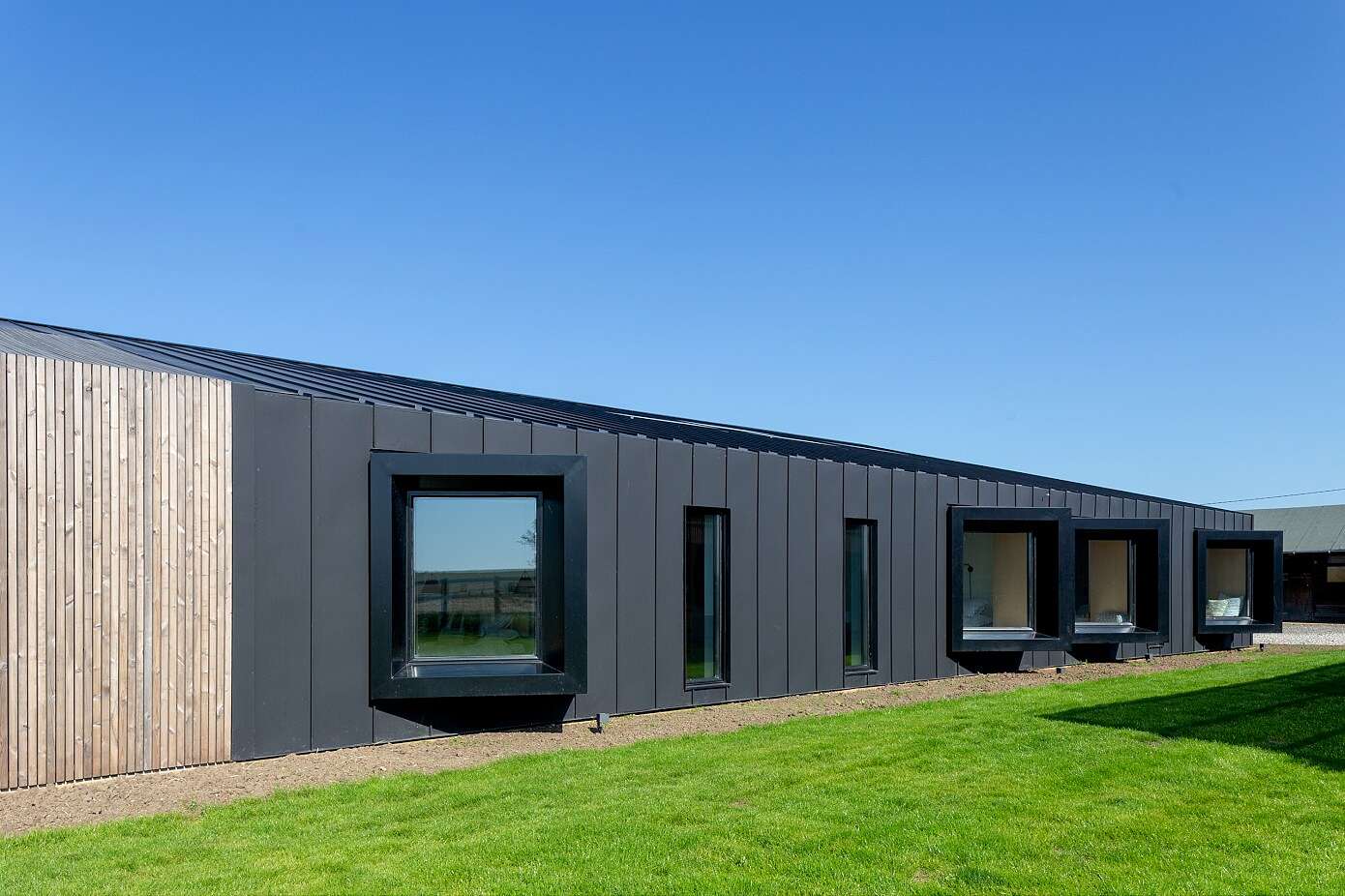 007-crinan-barn-by-hollandgreen | HomeAdore