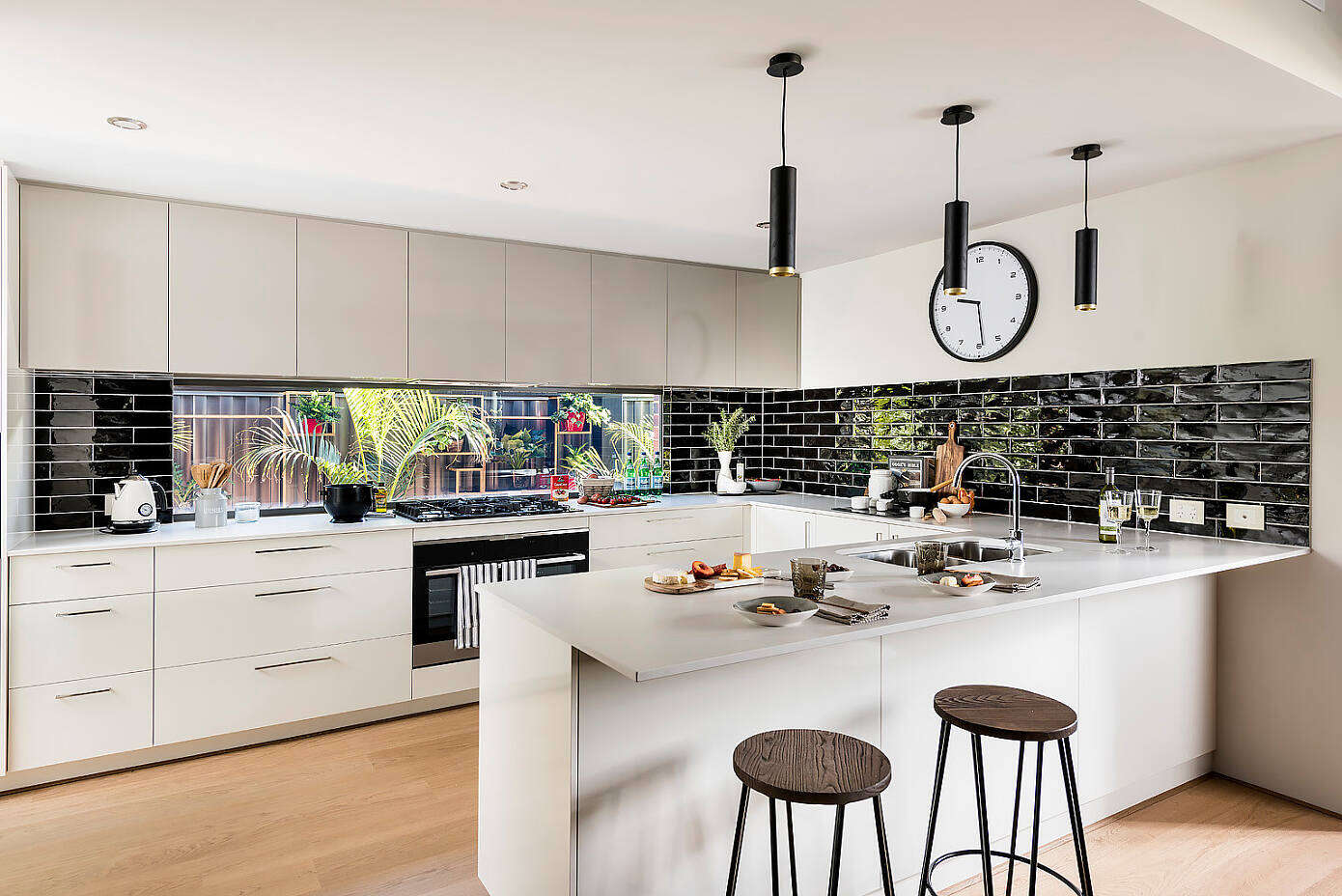 002-ginsberg-display-dale-alcock-homes | HomeAdore