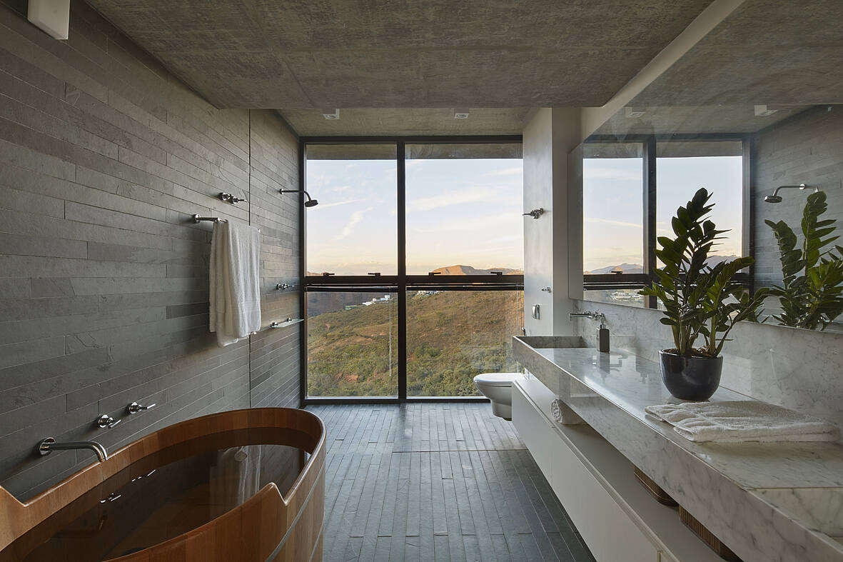 021-inclined-slab-house-tetro-arquitetura | HomeAdore