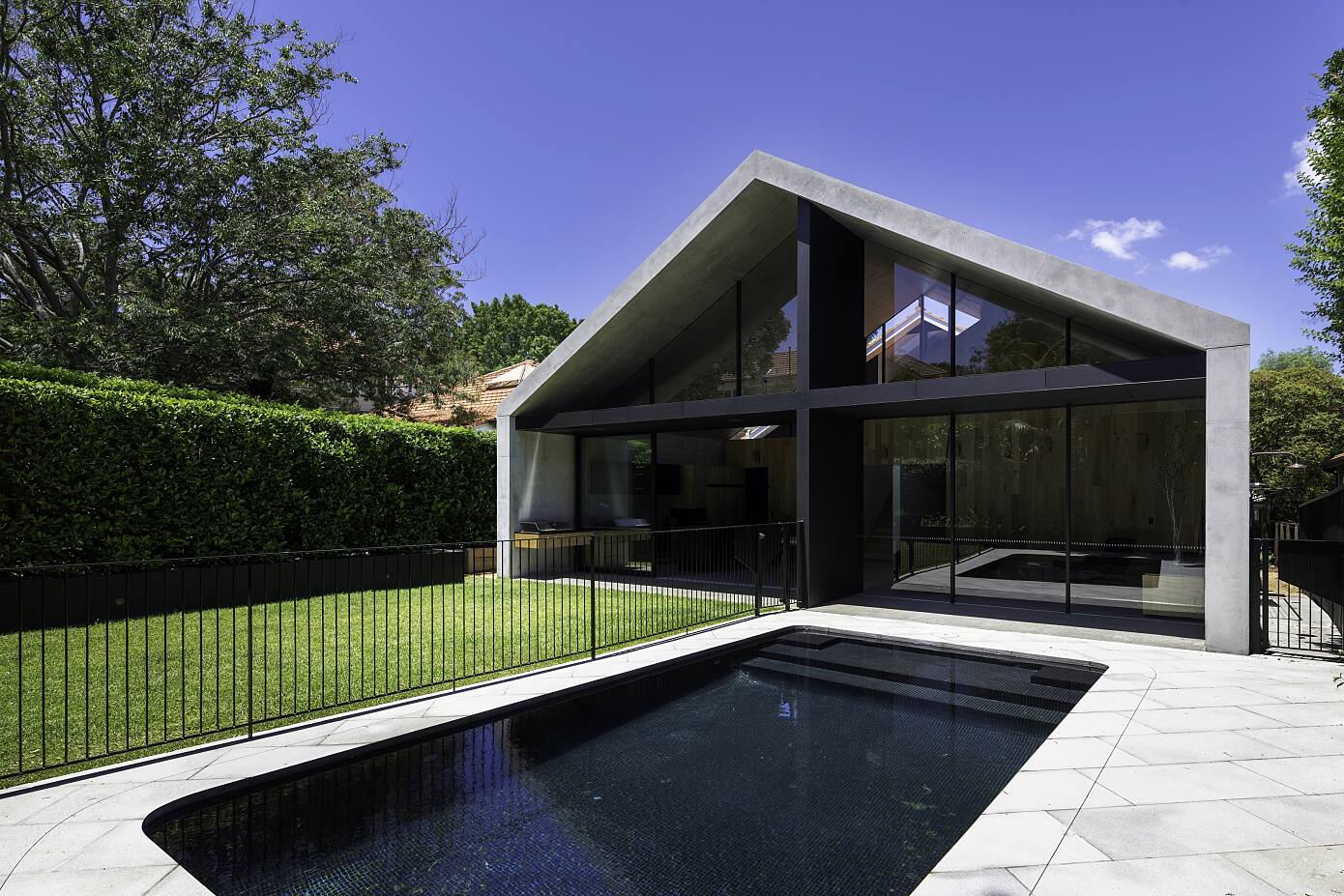 030-extruded-house-mck-architecture-interiors | HomeAdore