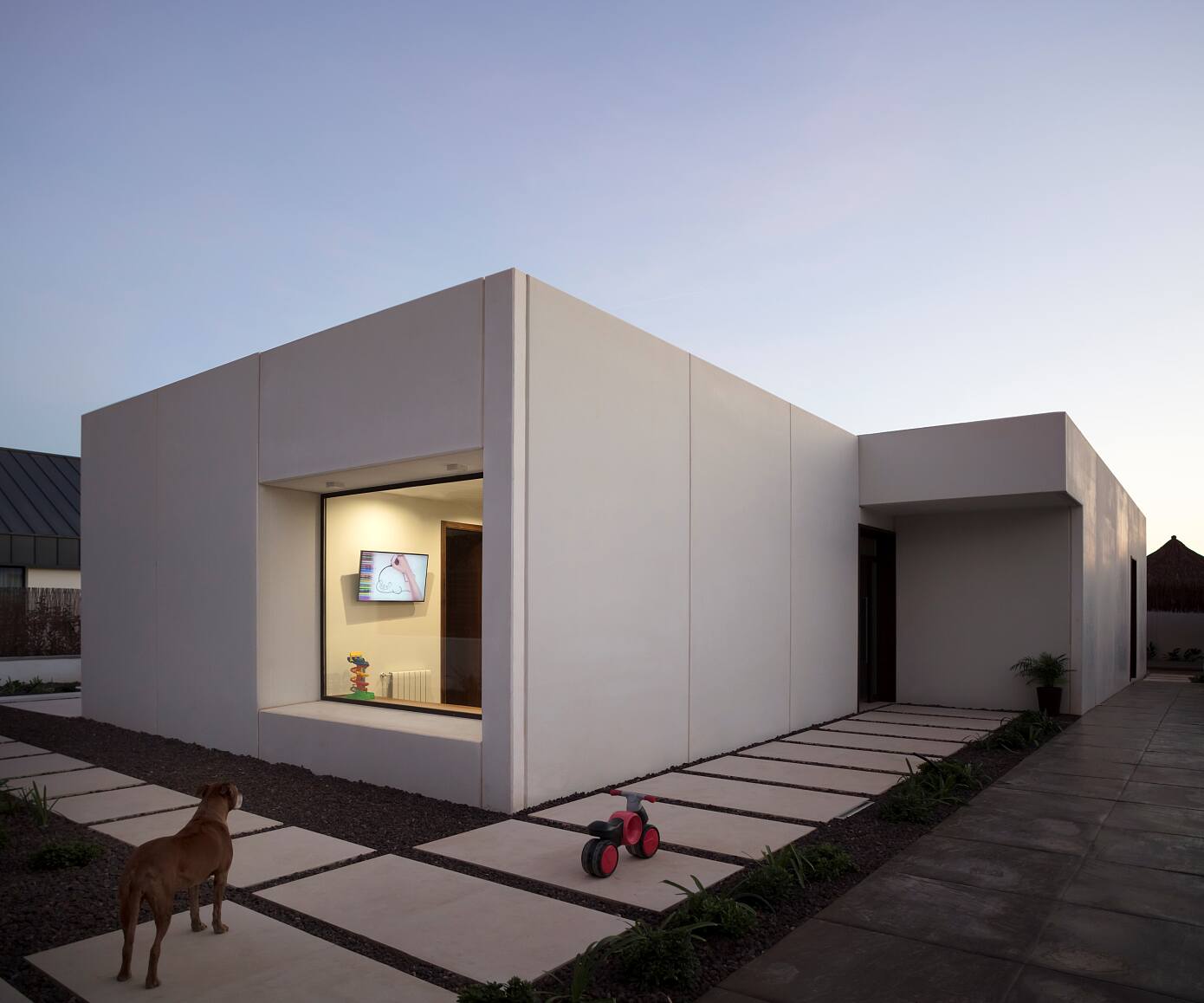 016-modular-concrete-house-trazia | HomeAdore