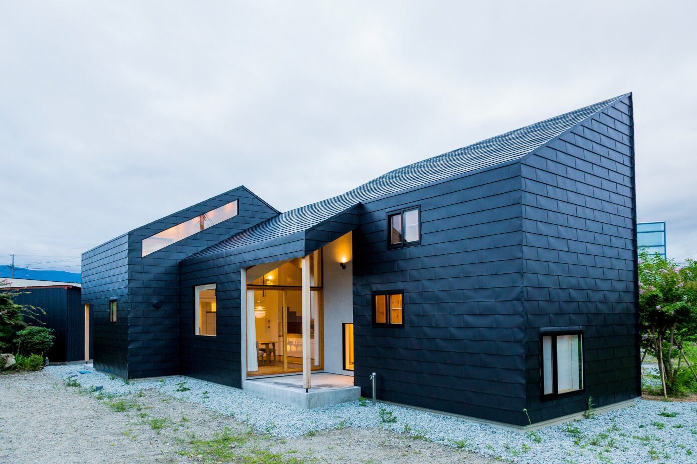 Triangle Layer House by Maruta Architects | HomeAdore