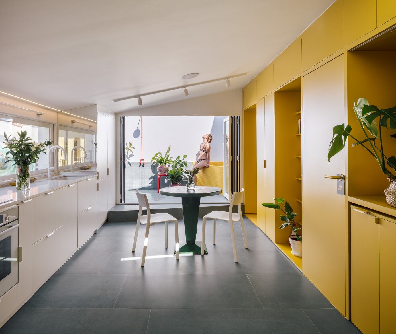 Casa Gialla by Gon Architects | HomeAdore