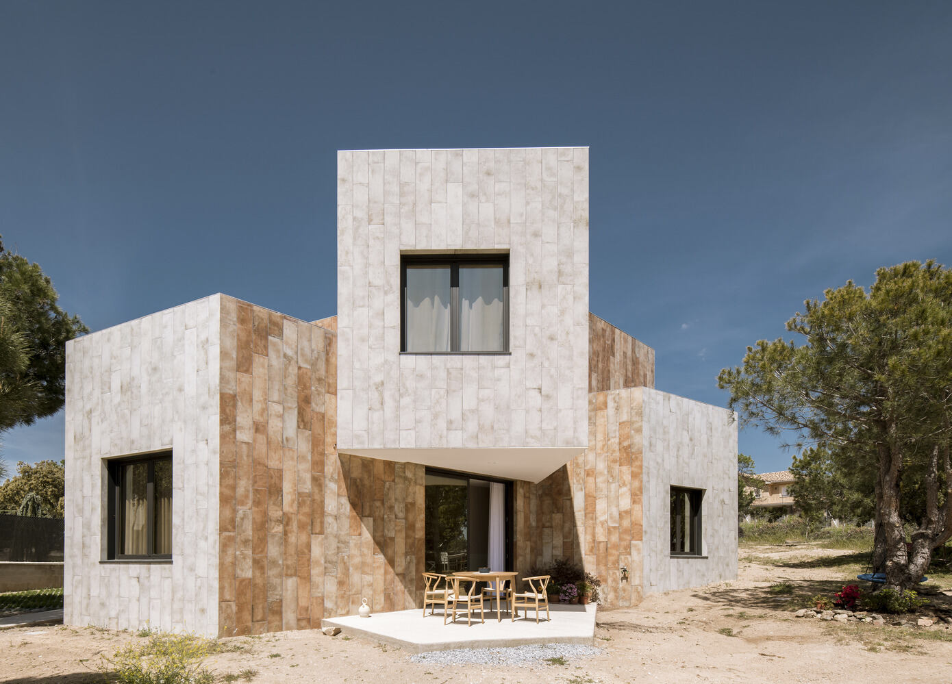 LLO House by OOIIO Architecture | HomeAdore