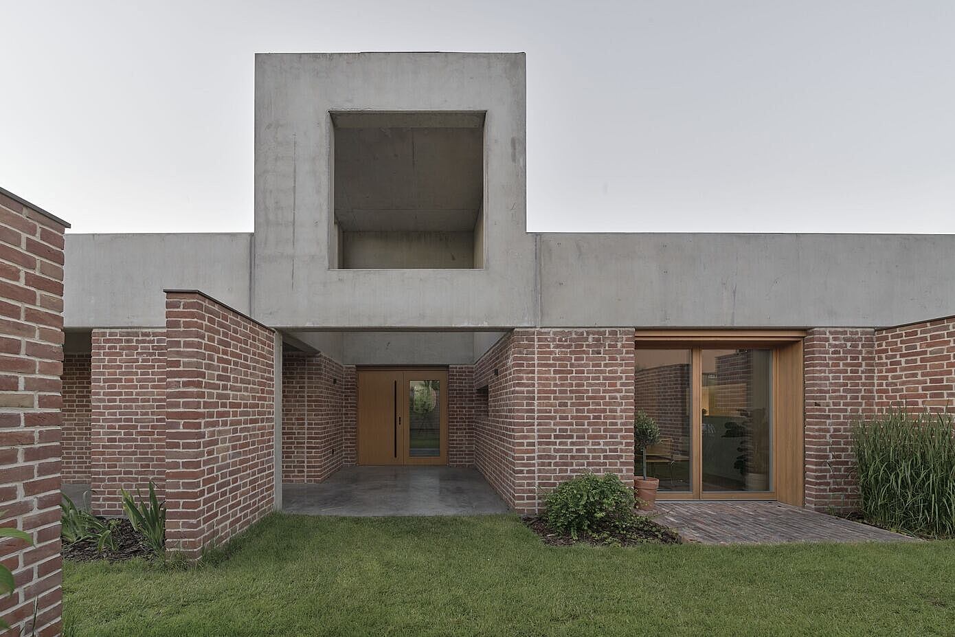 Mława House by James&Mau Arquitectura | HomeAdore