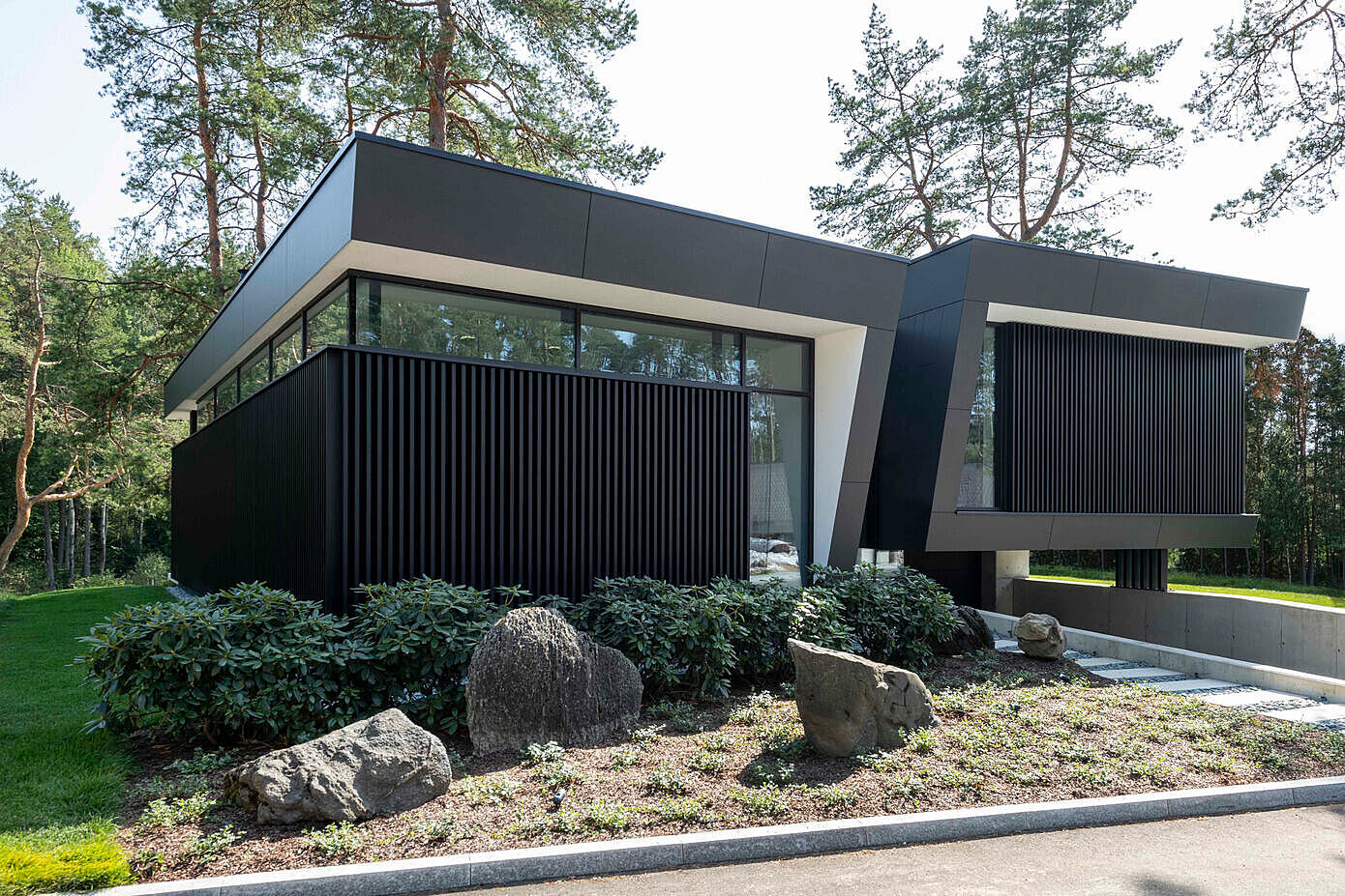 Stream House by ArchLAB | HomeAdore