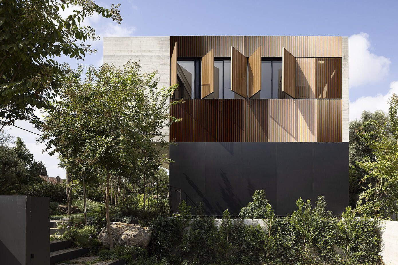 My Twin Brother’s House: Modern Design Meets Functionality | HomeAdore