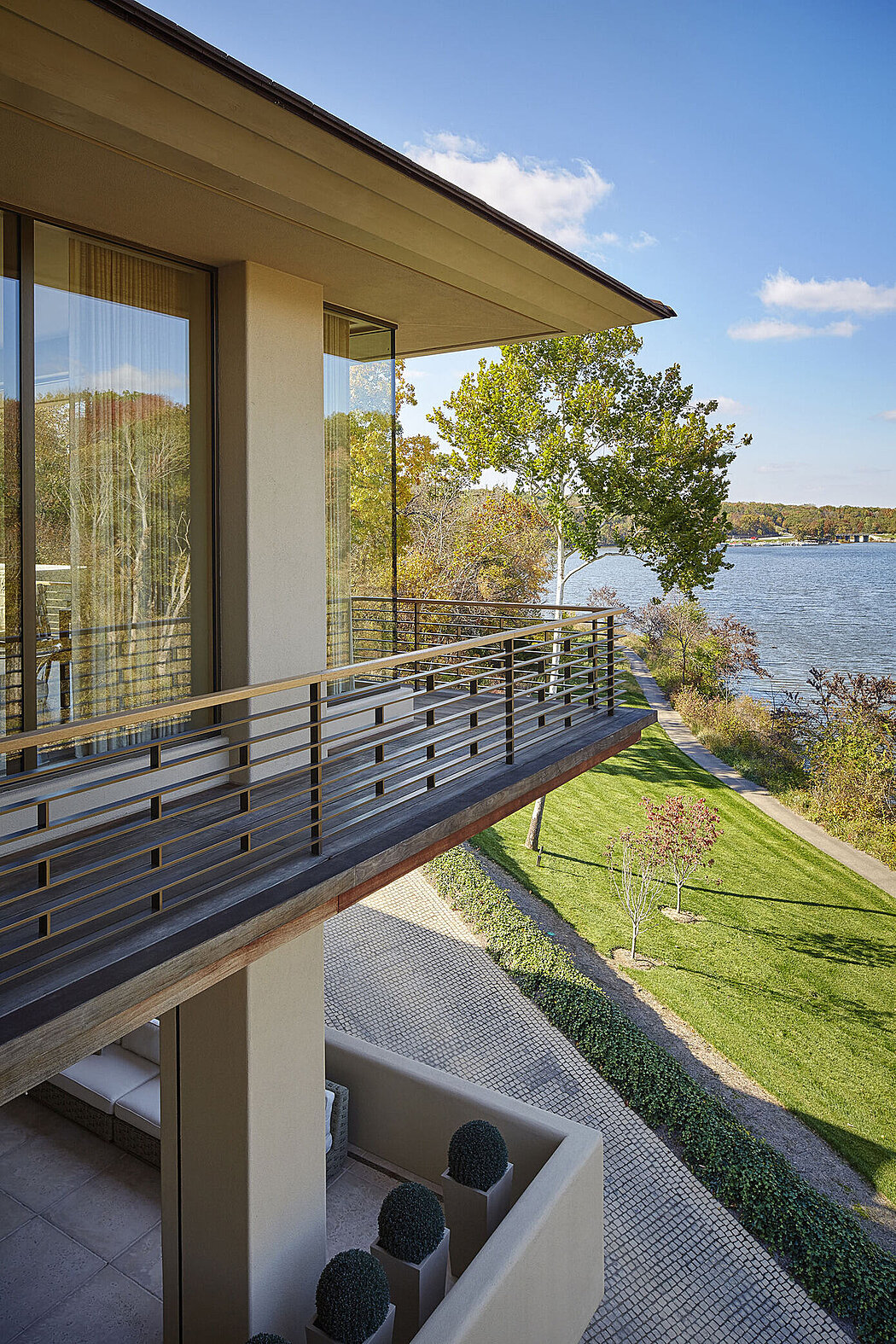 Lake View Residence: Urban Prairie’s Marvel in Montana | HomeAdore
