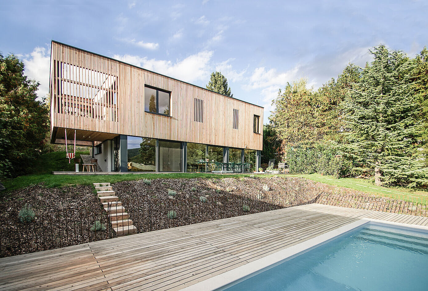 Am Sagberg: Terrace Beauty in Austria’s Scenic Purkersdorf | HomeAdore