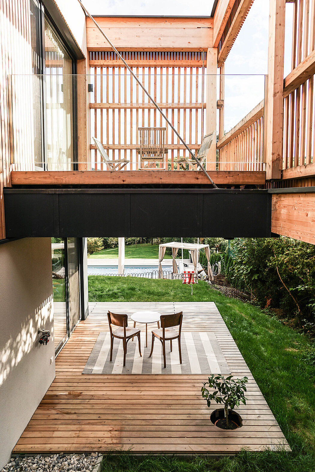 Am Sagberg: Terrace Beauty in Austria’s Scenic Purkersdorf | HomeAdore