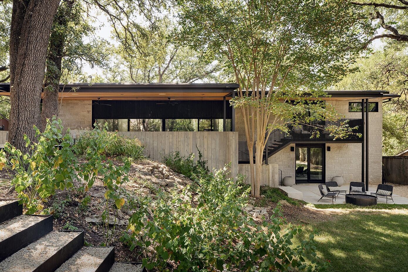 Bridle Path Residence: Modern Embrace of 1950s Split-Level Design ...