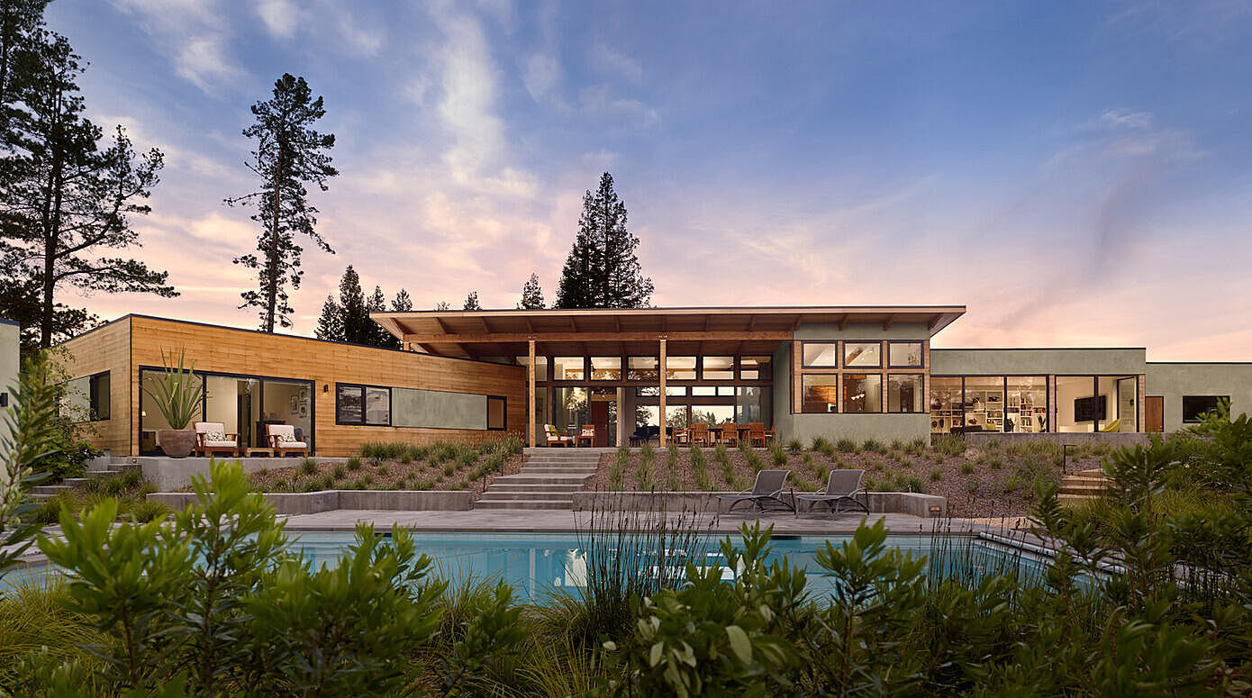 Golden Oak Residence: A Hilltop Haven by William Duff Architects ...