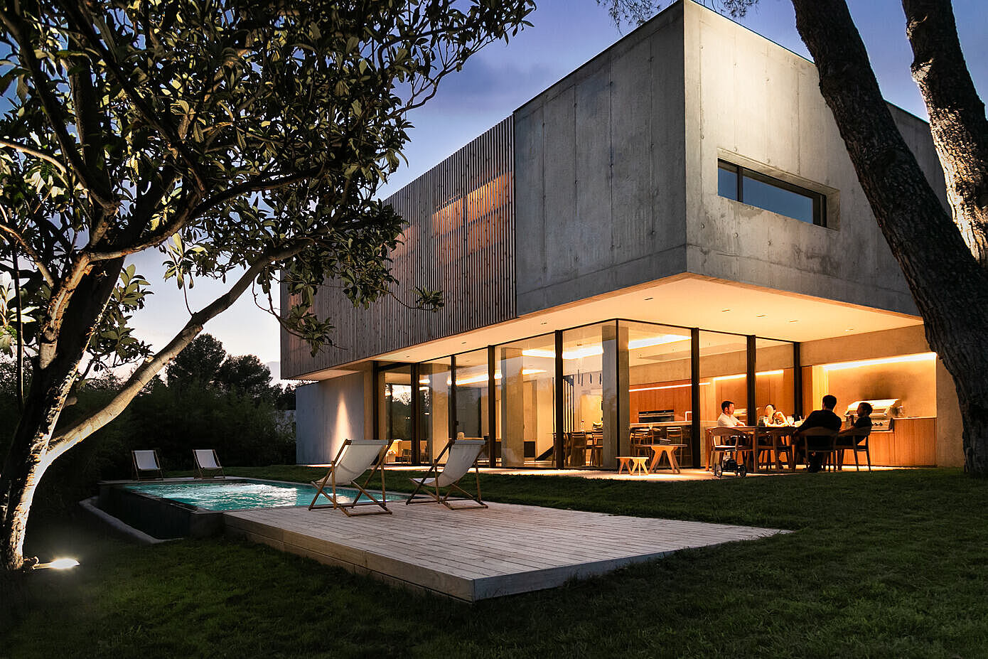 FRI’ House: Concrete Elegance in Castelnau-le-Lez | HomeAdore