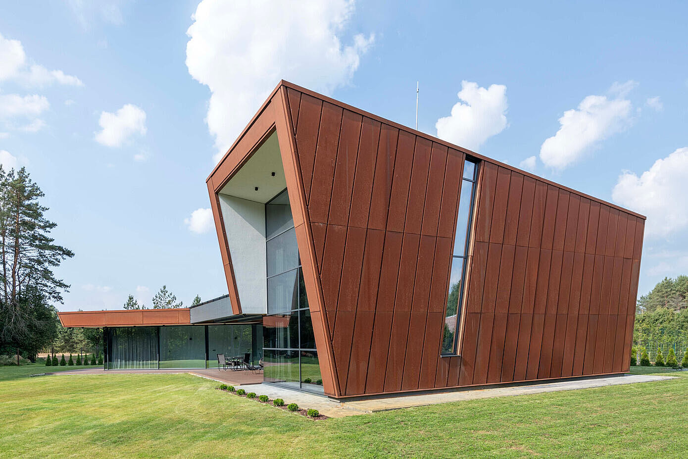 River Side Rusty House: Rustic Meets Refined | HomeAdore