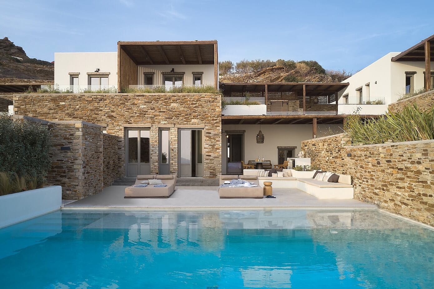 Outdoor Edge Living: Suites with Sunset Vistas | HomeAdore