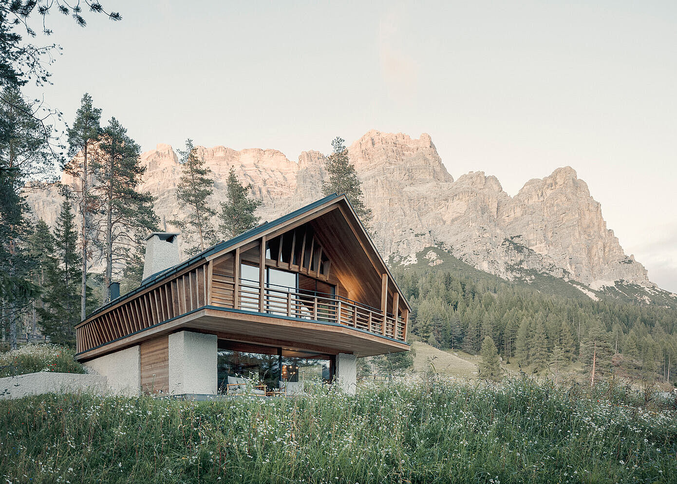 House Conturines: Modern Alpine Luxury in Italy’s Val Badia | HomeAdore