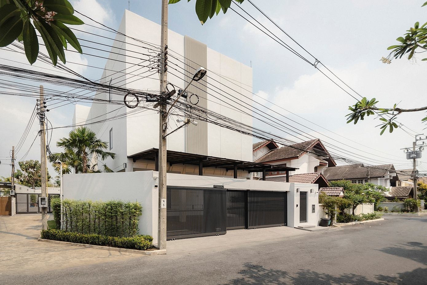 Chok Chai 4 House is a Family-Oriented, Inside View Design House in ...