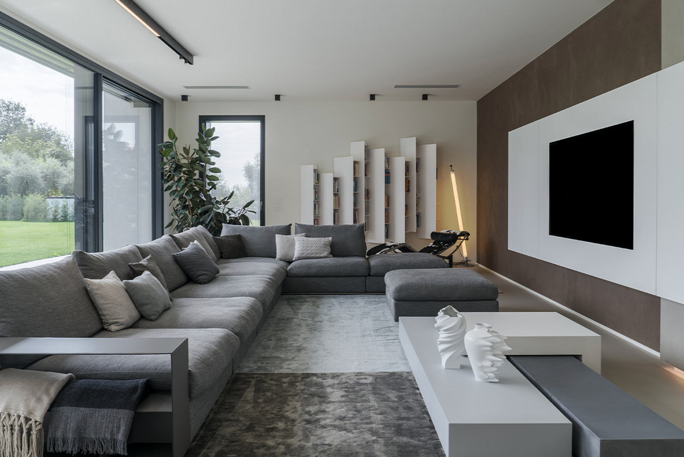 An Embrace with Nature by Zenucchi Design Code | HomeAdore