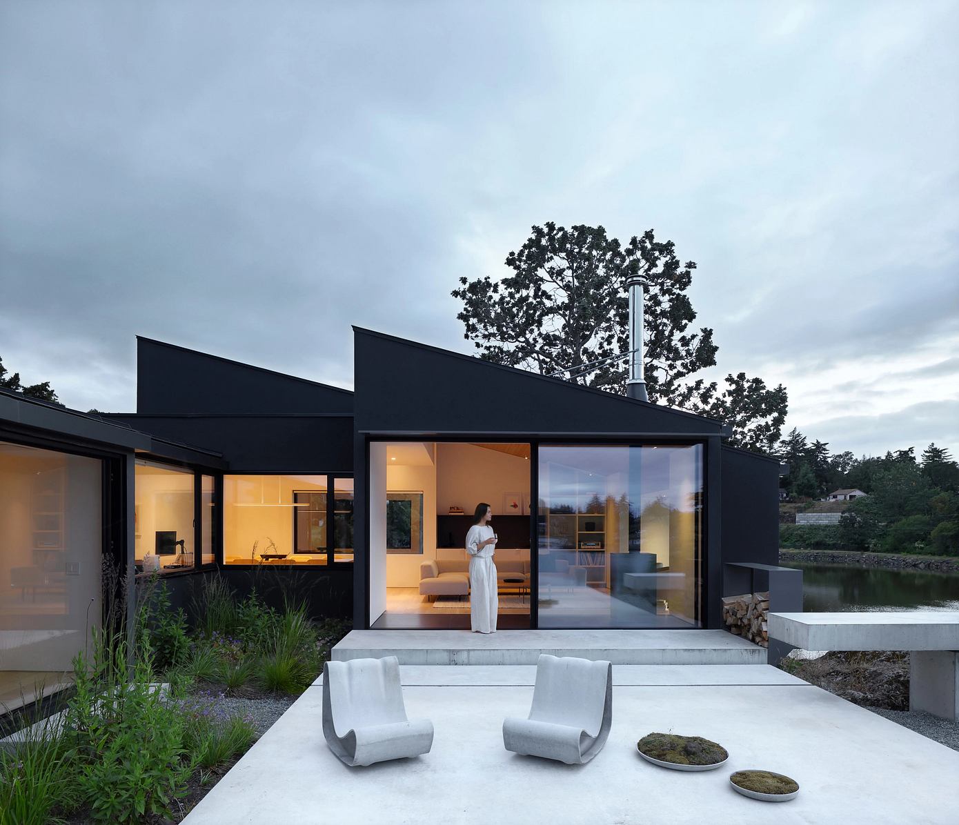 Shoreline House by Splyce Design | HomeAdore