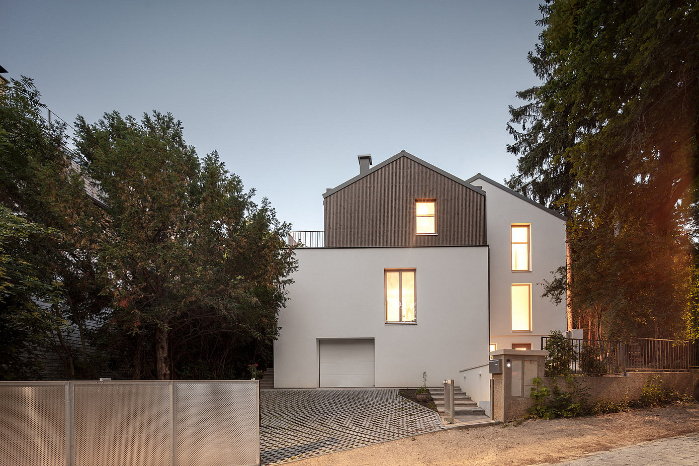 House SW Brings Calm Order to a 1975 Home Reborn for Family Living ...